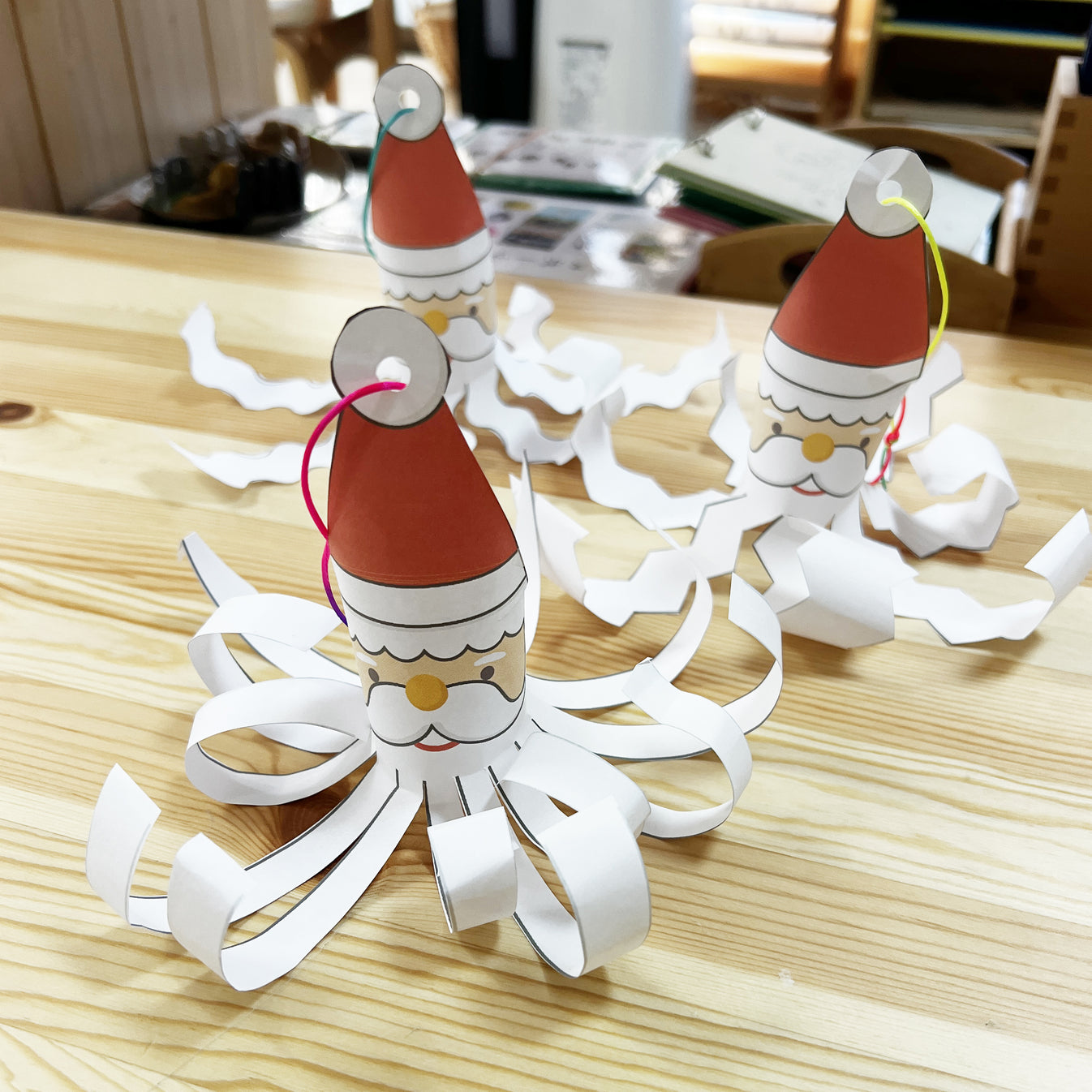 Santa’s Swirly Beard Garland – Montessori Resource Store Bambino