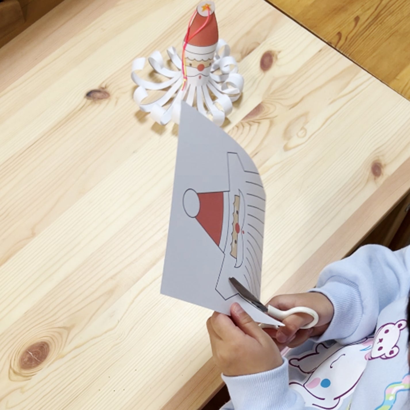 Santa’s Swirly Beard Garland – Montessori Resource Store Bambino