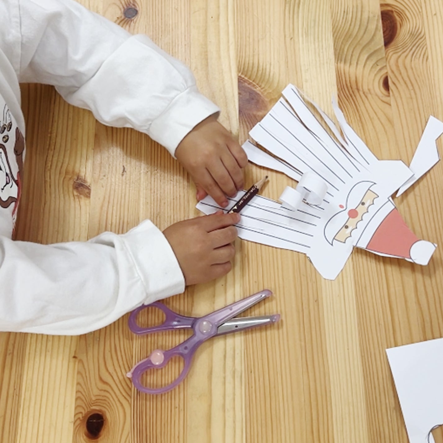 Santa’s Swirly Beard Garland – Montessori Resource Store Bambino