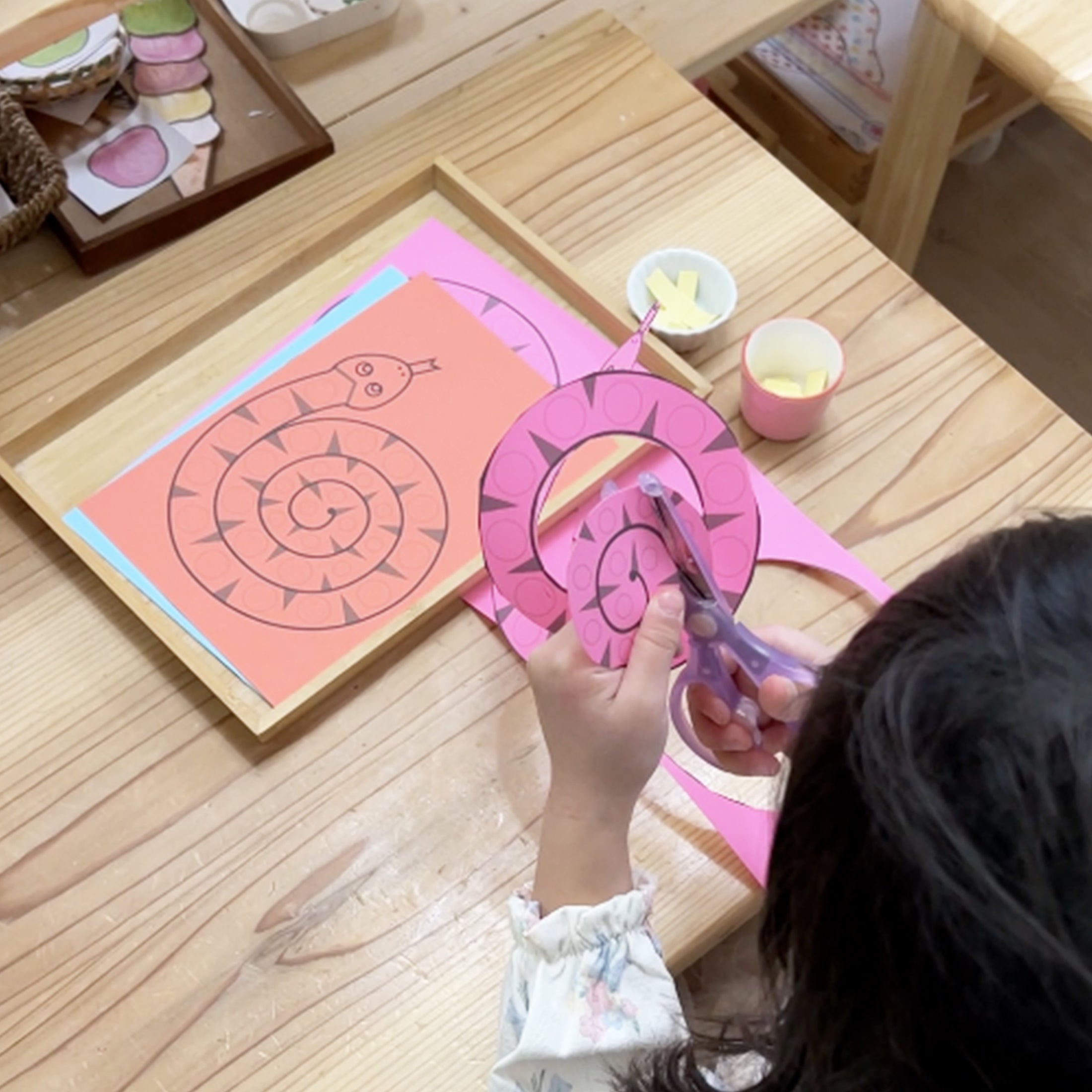 Coiled Snake Sticker & Scissor Activity – Montessori Resource Store Bambino